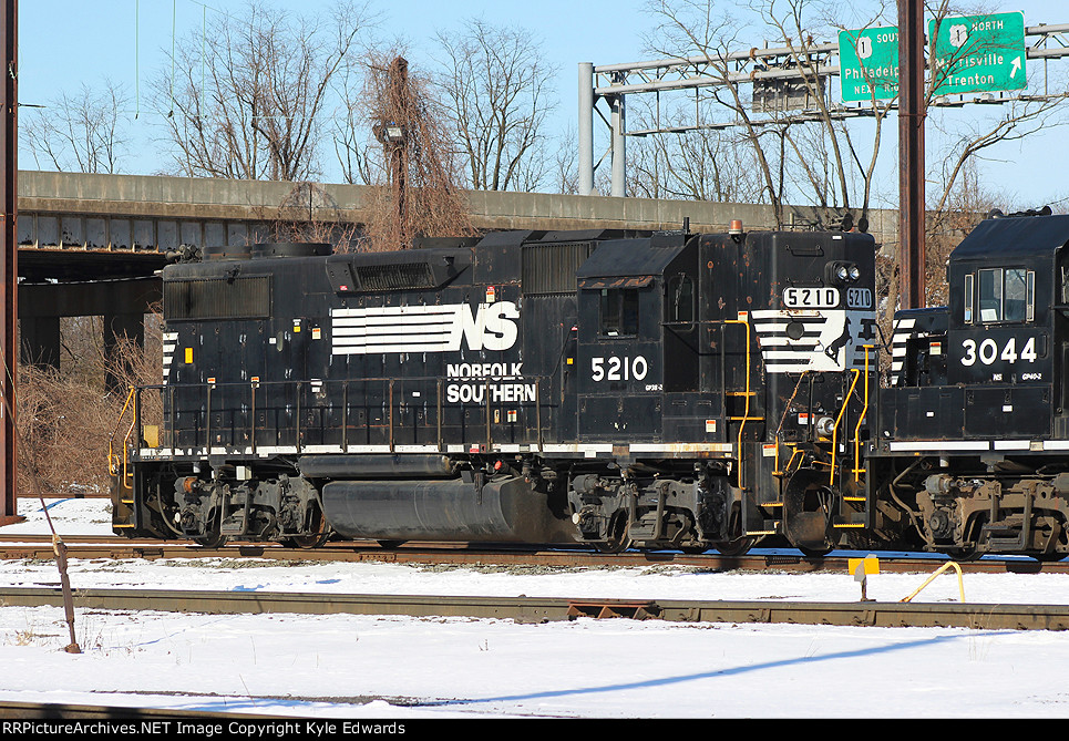 NS GP38-2 #5210